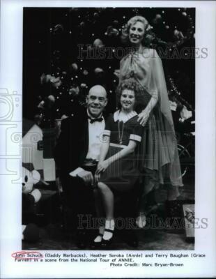 1992 Press Photo John Schuck, Heather Soroka and Terry Baughn in Annie ...
