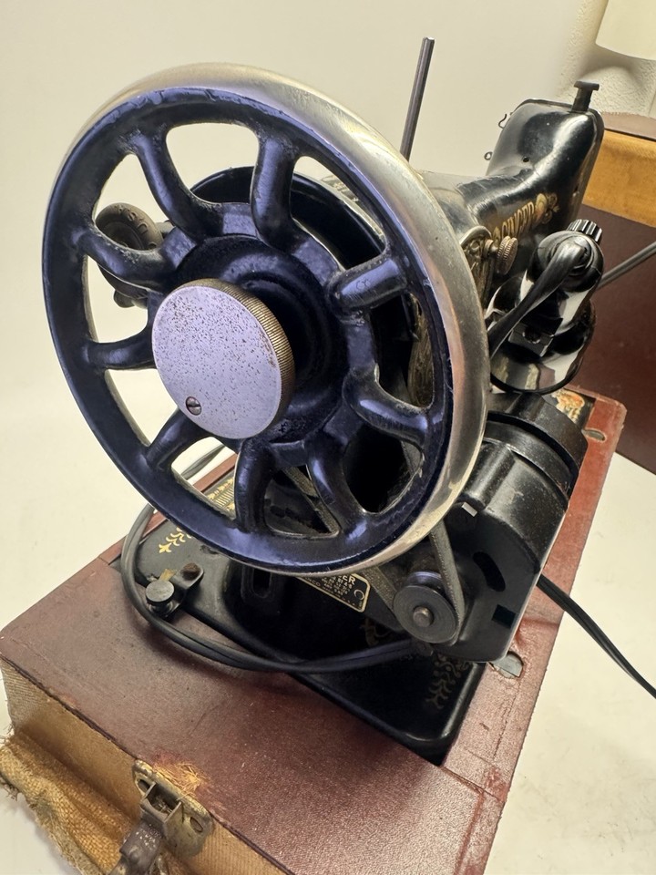 VINTAGE Singer 66, “Red Eye” G Series 1918 Friction Motor Bent Wood ...