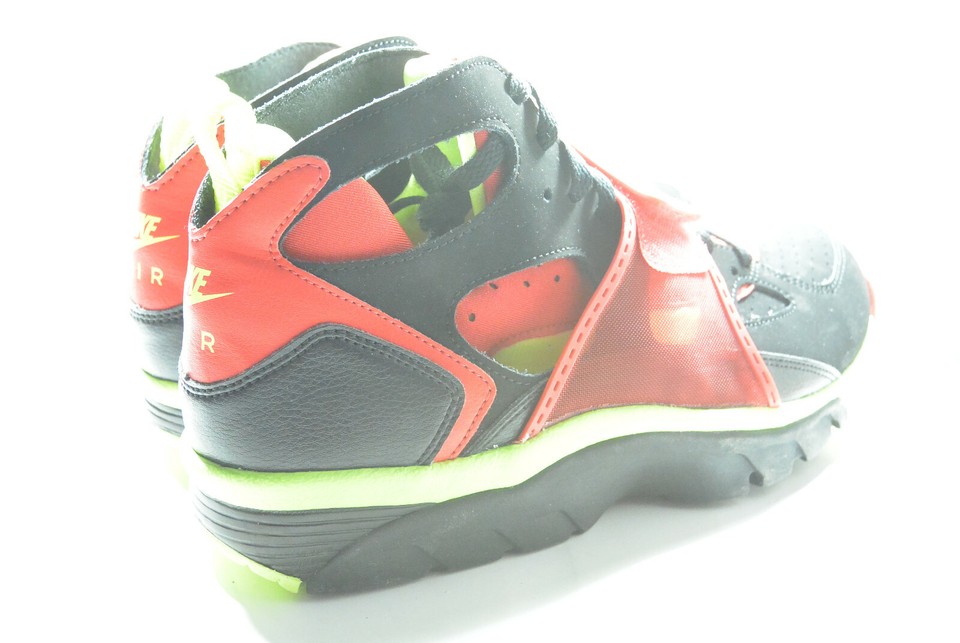 DS NIKE 2018 AIR TRAINER HUARACHE RED VOLT 10.5 - 11.5 ANIMAL CAMO MAX ...