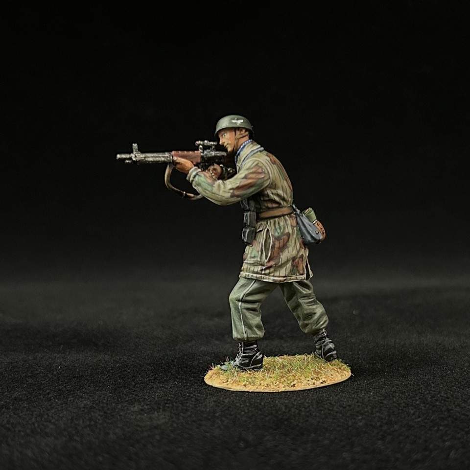 WAR PARK MINIATURES 1:30 WW2 GERMAN NO039 FALLSCHIRMJAGER FIRING FG42 ...