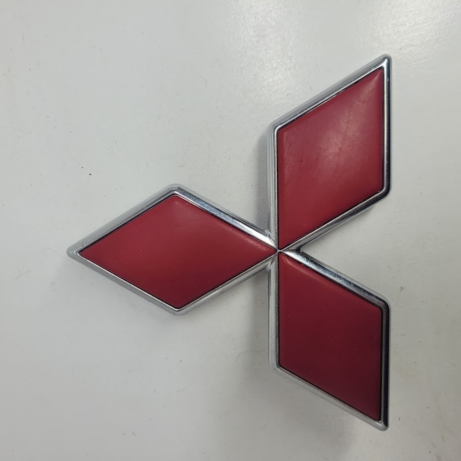 2000-2001 Mitsubishi Montero Sport Front Grille Emblem Logo Symbol Red ...