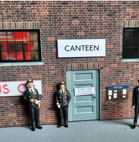 OO GAUGE ON THE BUSES DECAL & BUS STOP FLAG TIMETABLE YARD POSTER KIT ...