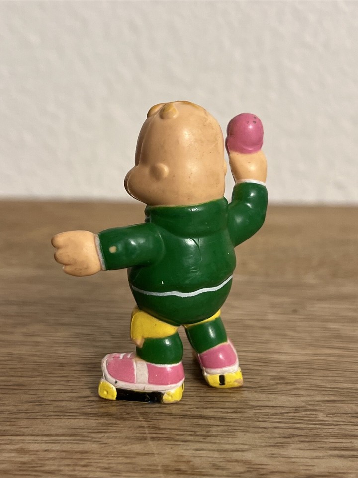 Theodore Chipmunk W/skates & Ice cream 2.5” Figure VNTG (1983) Plastic ...