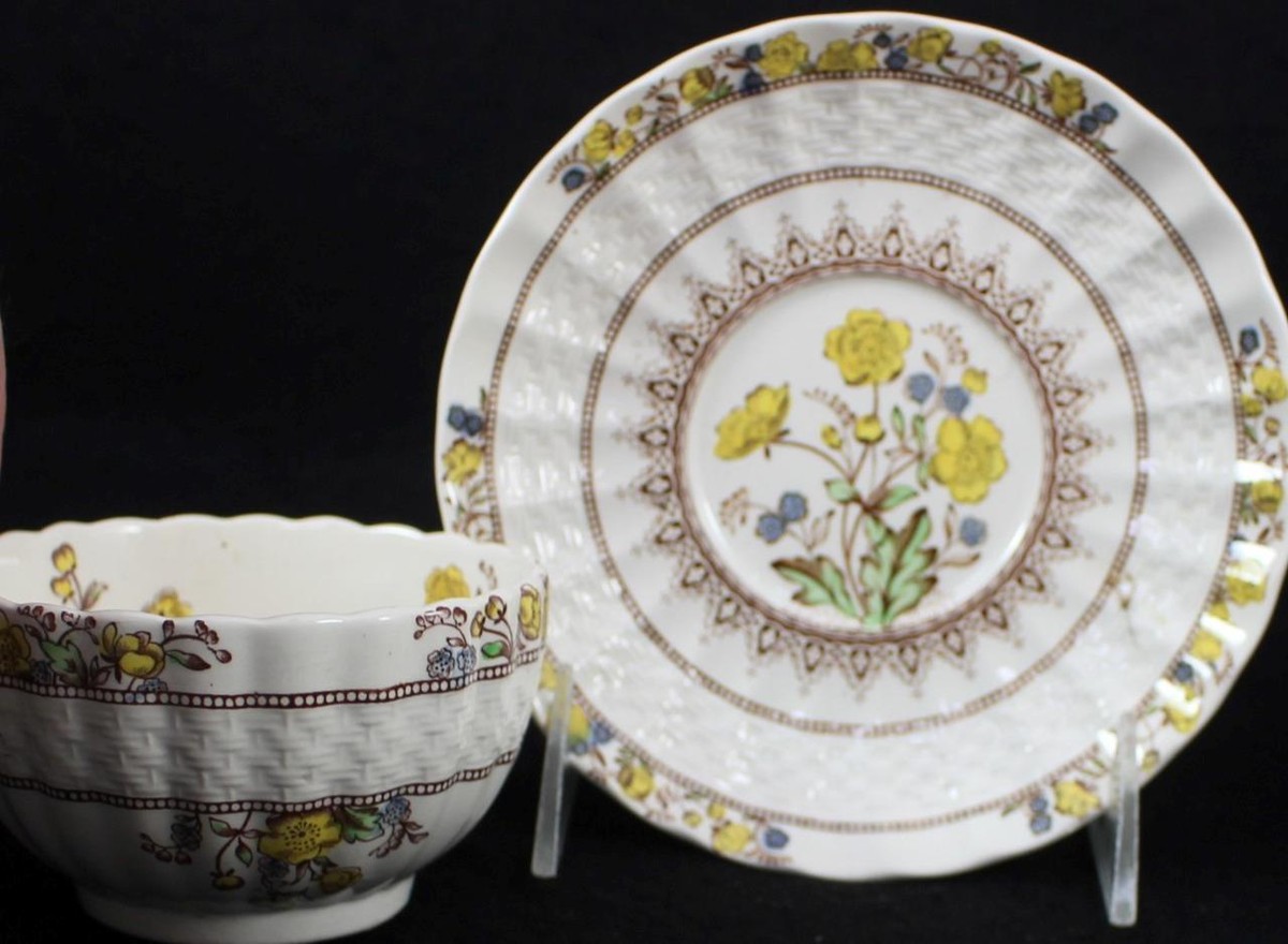 Spode Buttercup (Vintage Backstamp) 3 Cup & Saucer Sets 2 Spode Buttercup (Vintage Backstamp) 3 Cup & Saucer Sets 2