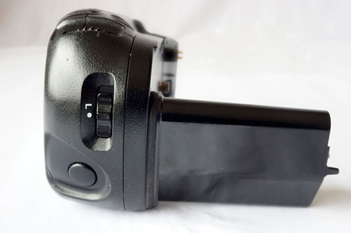 Nikon Mb-15 High Speed Battery Grip for F100 Film SLR Camera Nikon Mb-15 High Speed Battery Grip for F100 Film SLR Camera