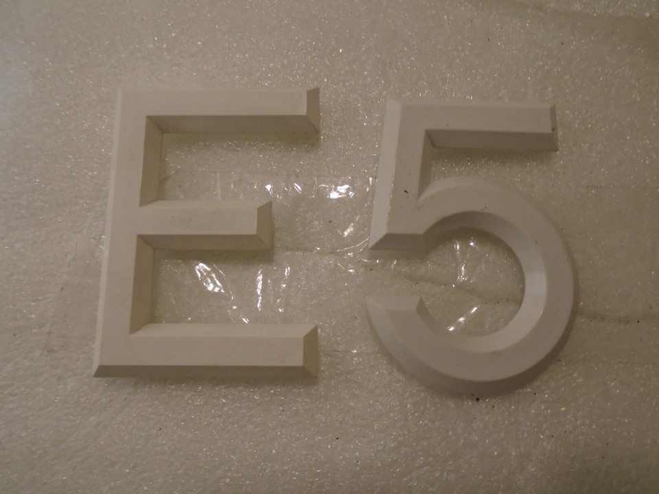 BLACK PLASTIC NUMBER PLATE DIGITS / LETTERS 3 1/8" C/W FIXING CLIPS ...