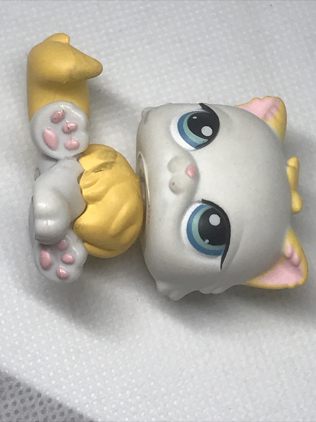 Littlest Pet Shop LPS #207 Persian Cat White Yellow Blue Dot Eyes Red ...
