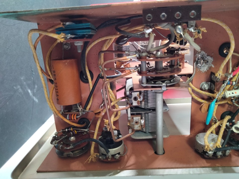 VINTAGE HEATHKIT SG-8 RF SIGNAL GENERATOR, LOOKS NICE, Strictly as is ...