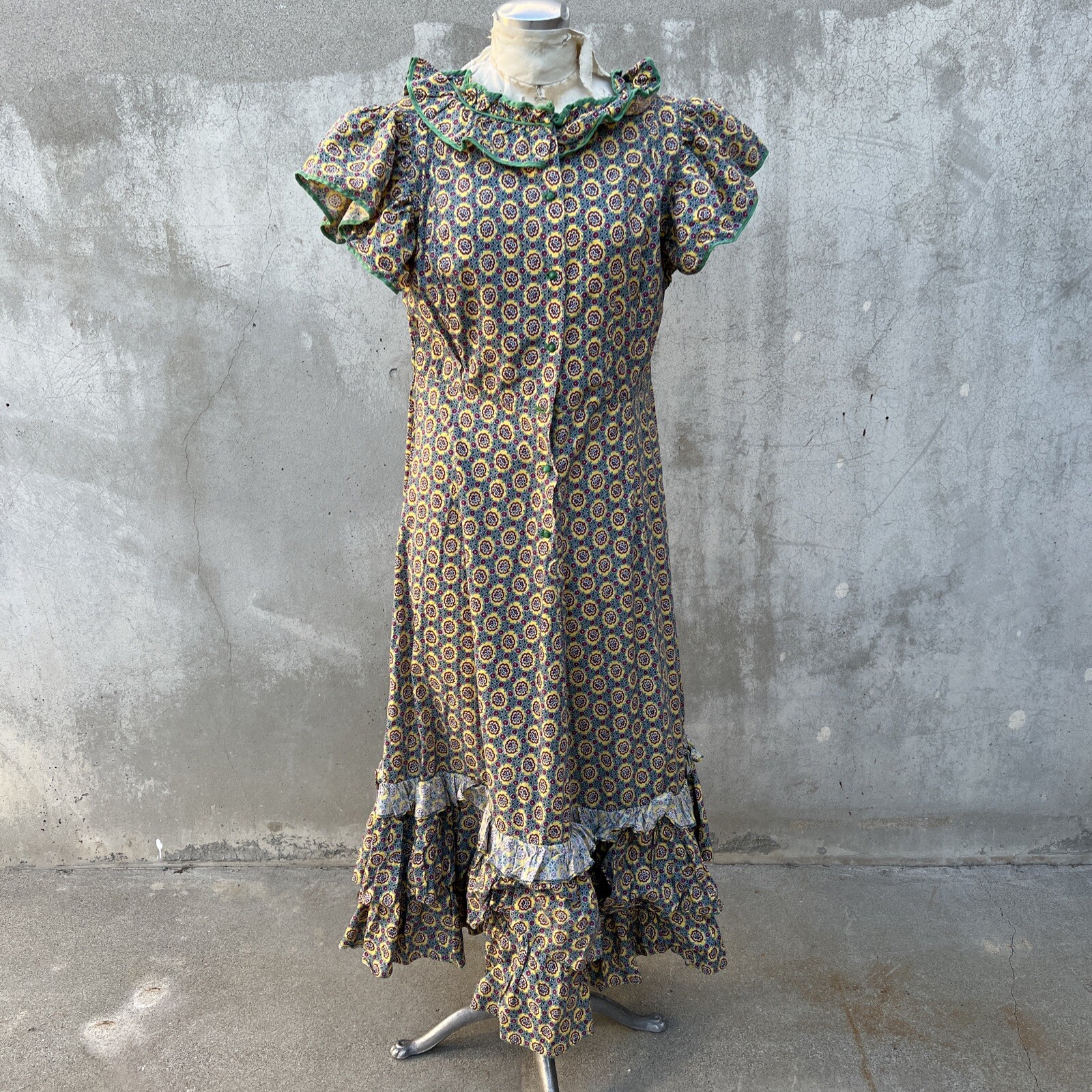 Vintage 1940s Yellow Green & Red Floral Print Cotton … - Gem
