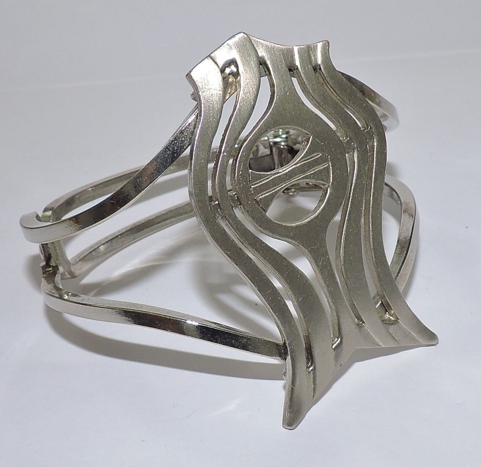 KELLY WATERS Modernist HINGED CLAMPER BRACELET Fish Silver Tone Cuff ...