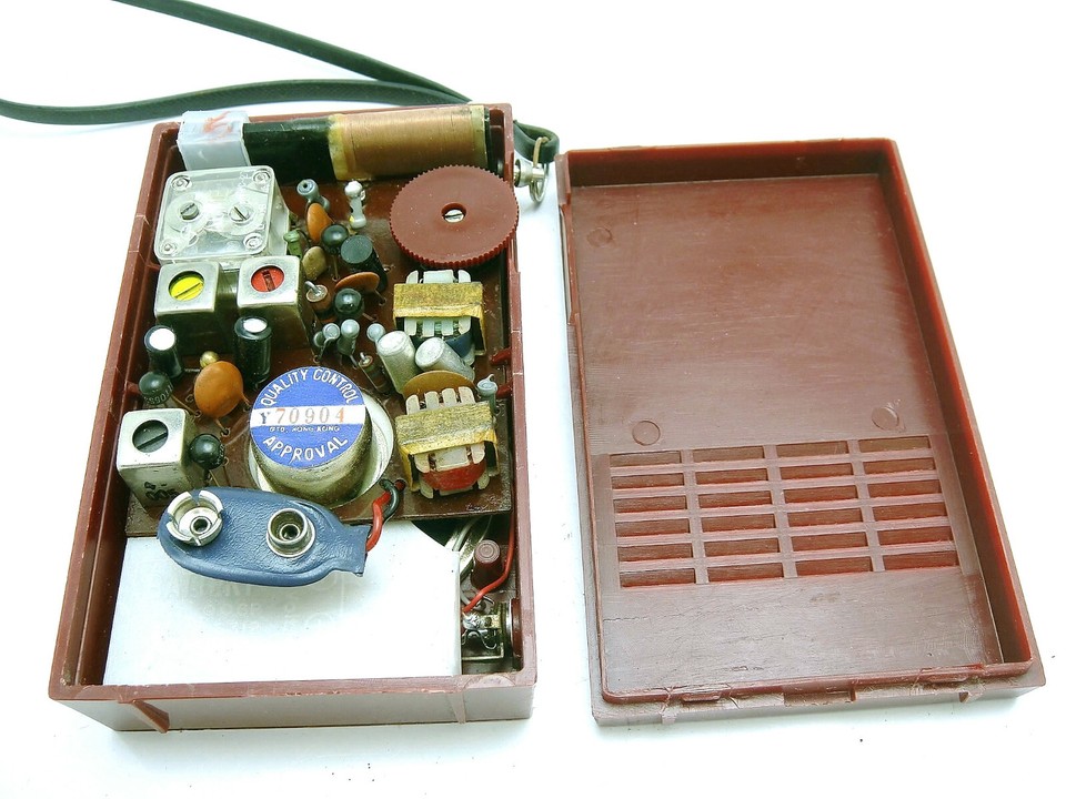 Vintage Mr Transistor 6 Transistor Radio Seems Operable Red Color | eBay