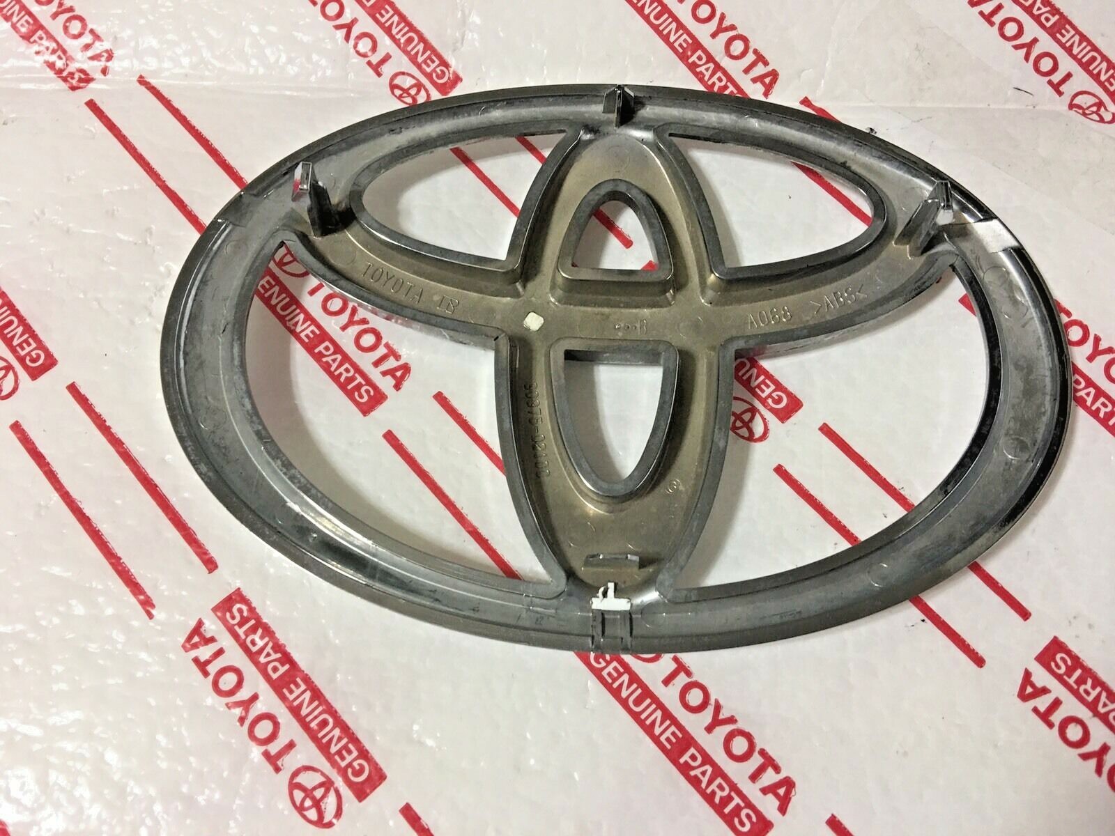*NEW TOYOTA GRILLE EMBLEM FITS AVALON HIGHLANDER RAV4 CHROME OEM ...