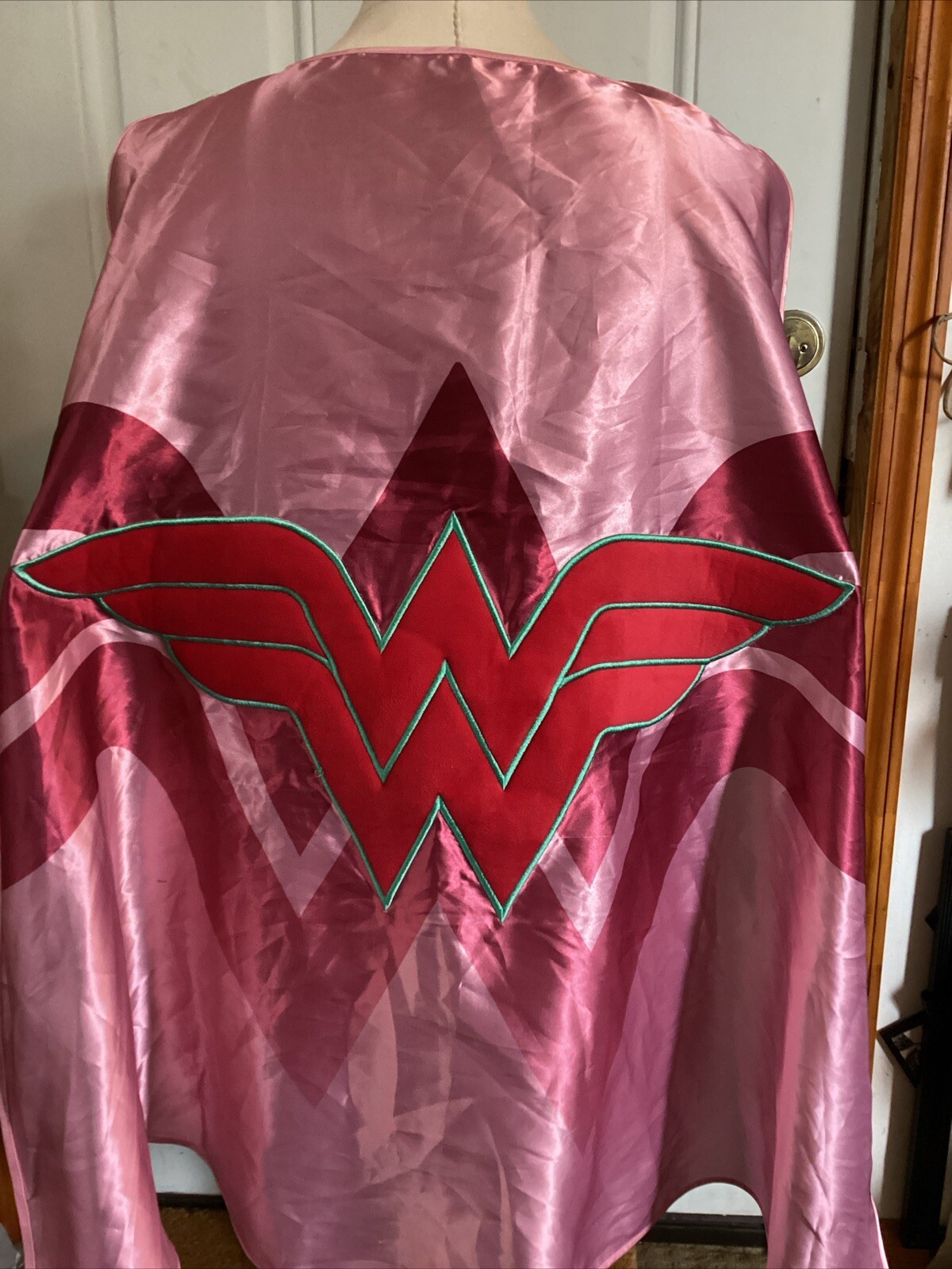 Dc Exclusive Red And Pink Wonder Woman Cape, Manufact… - Gem