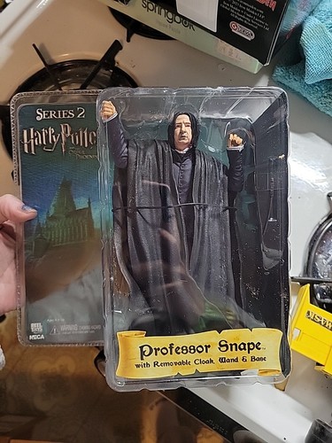 Neca Harry Potter Professor Snape With Removable Cloak, Wand, & Base ...