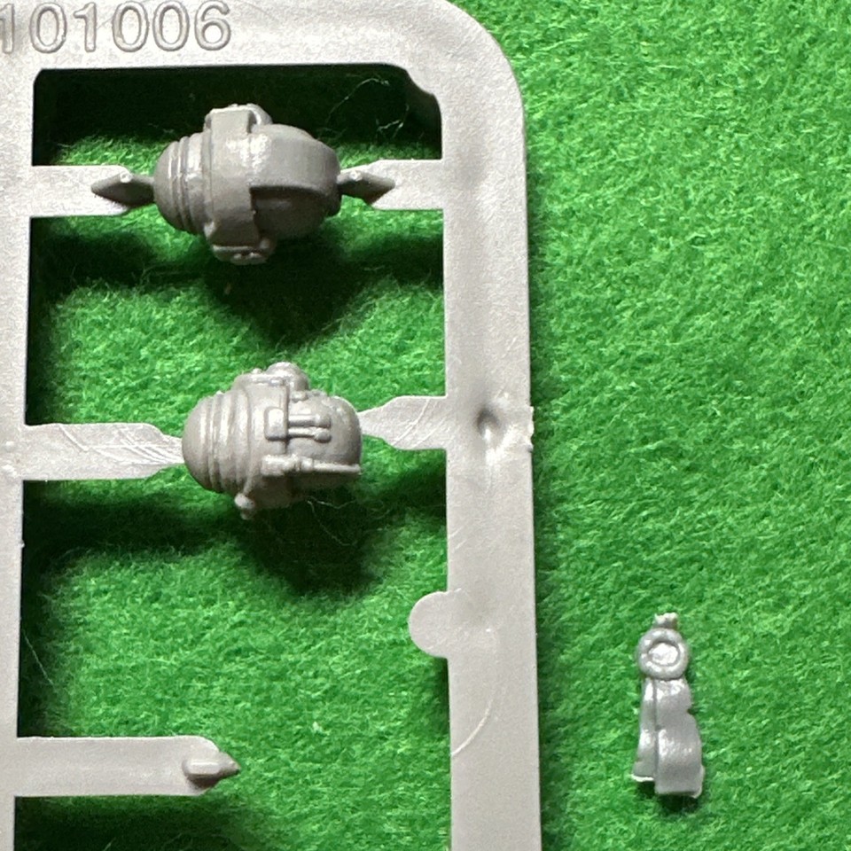 WARHAMMER 40K ASSAULT SPACE MARINES BODY HEAD LEGS BITS GAMES WORKSHOP ...