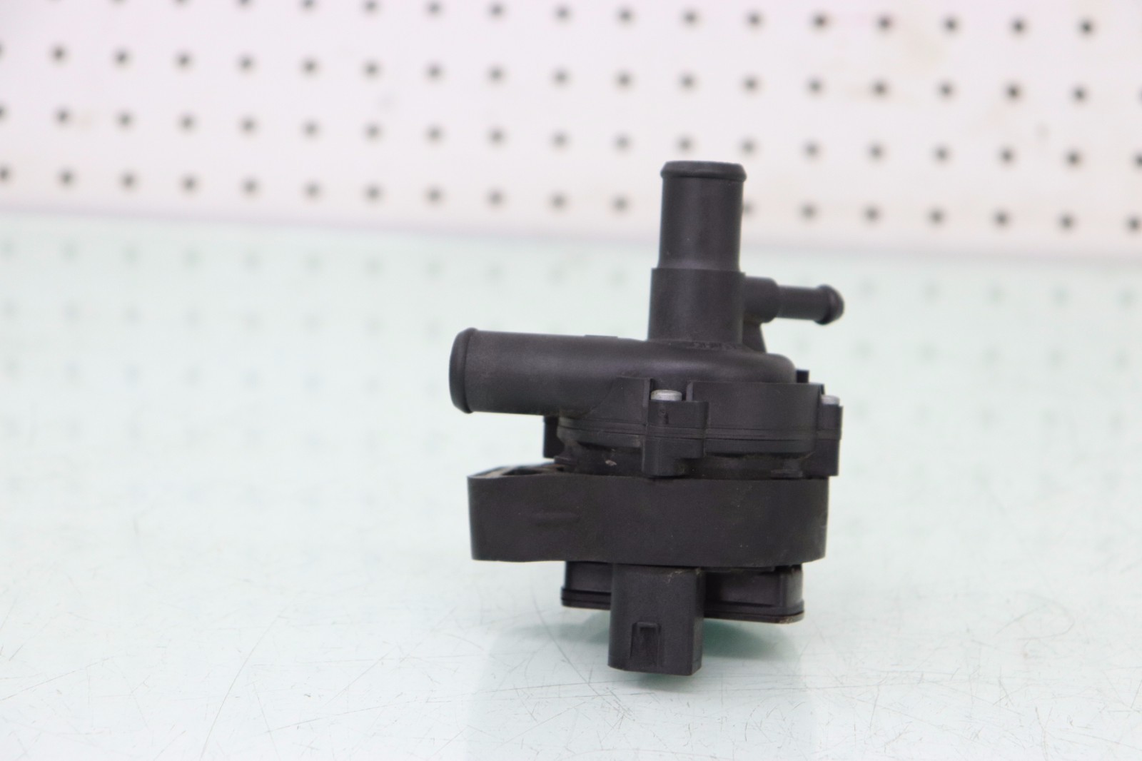 2011 MERCEDES E350 W212 WAGON AUXILIARY SECONDARY COOLANT WATER PUMP ...