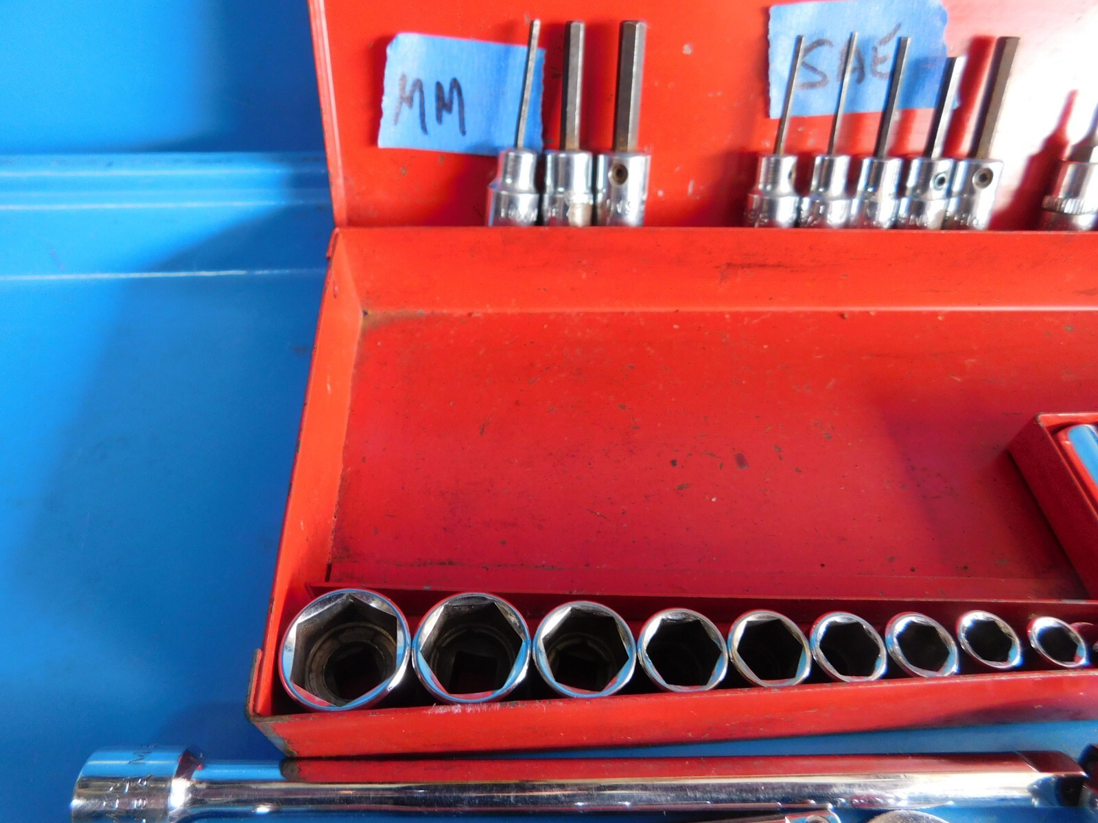 MAC TOOLS 1/4 in. Dr. Socket Set in Metal Box | Aftermarket Branded ...