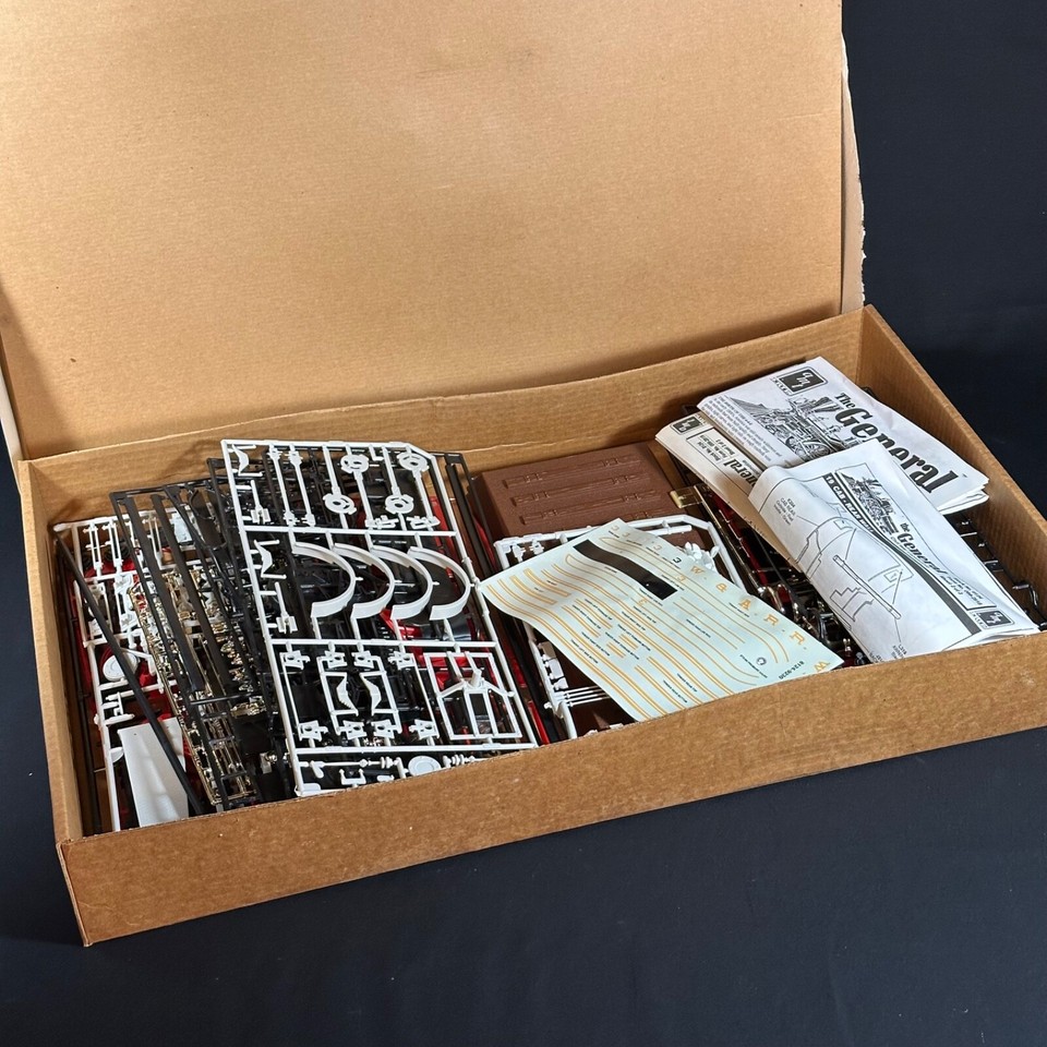 AMT/ERTL 8124 - 1:25 - The General 4-4-0 Plastic Model Kit ...