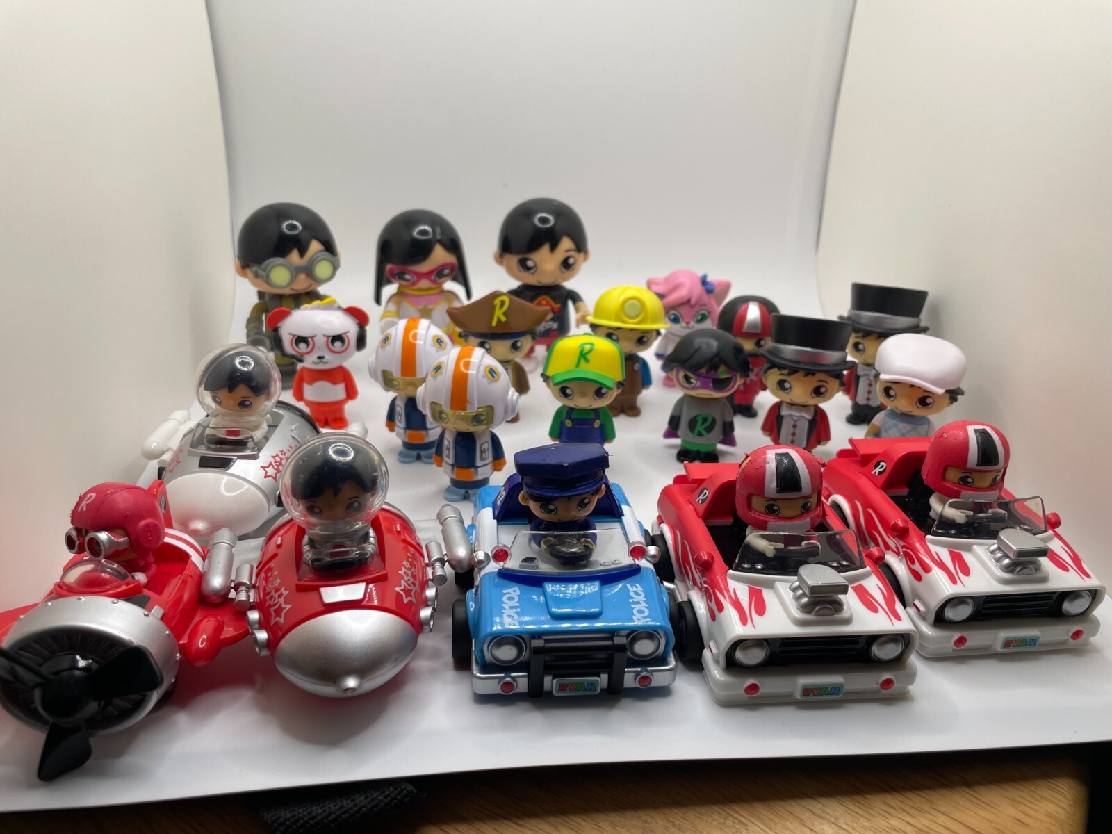 Ryan's World Figure Lot of 20 Pirate Pilot Gus Construction Man Alien ...