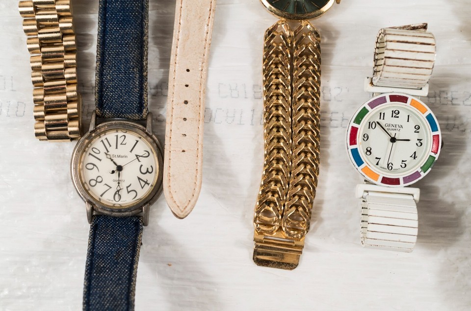 LOT OF 24 QUARTZ WRIST WATCHES MENS WOMENS Read JF 106 | eBay