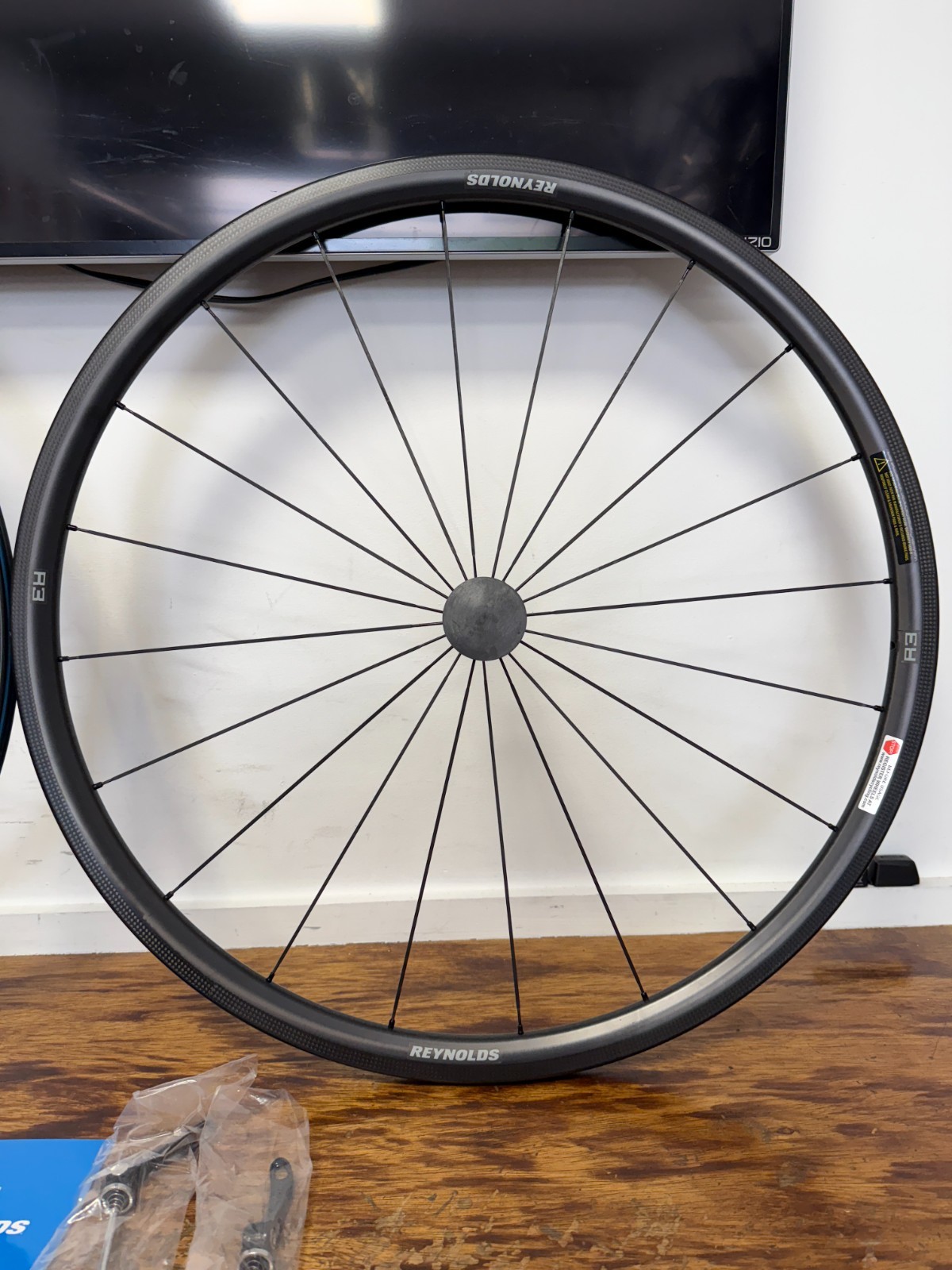NEW Reynolds R3 Carbon Tubeless Clincher Rim Brake Wheelset Shimano ...