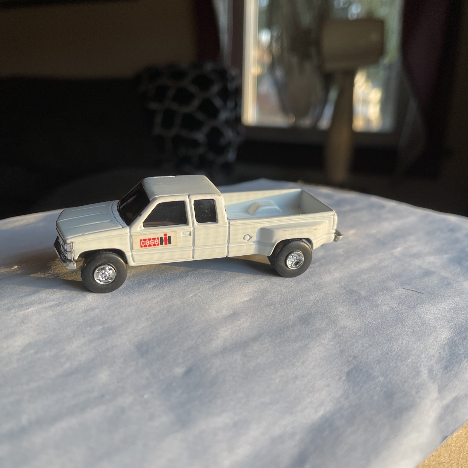 Ertl White GMC 3500 CaseIH Dually Pickup Truck 1/64 - Soluções e ...