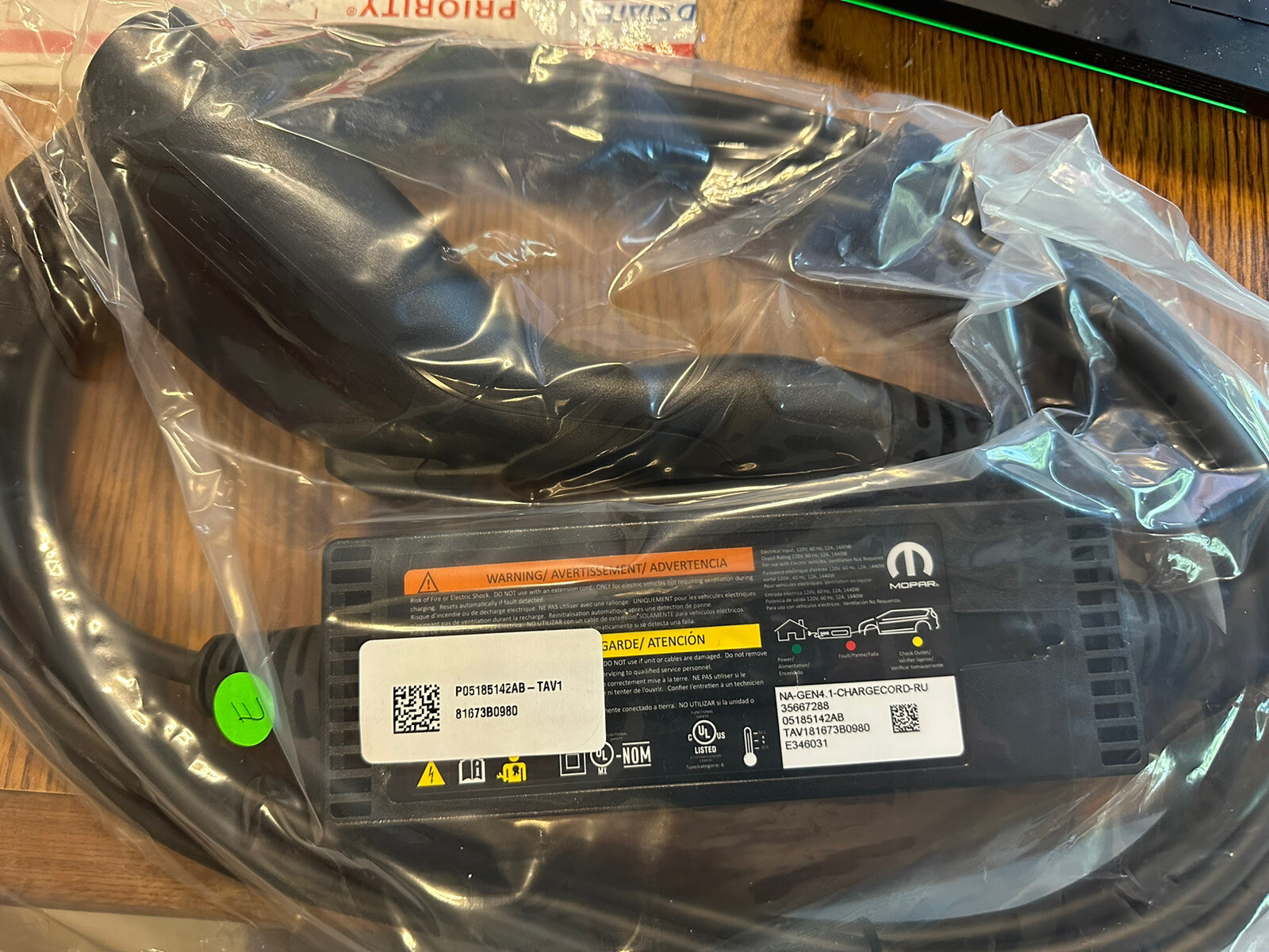 Mopar Chrysler Pacifica Hybrid Electric Car Battery EV Charger ...