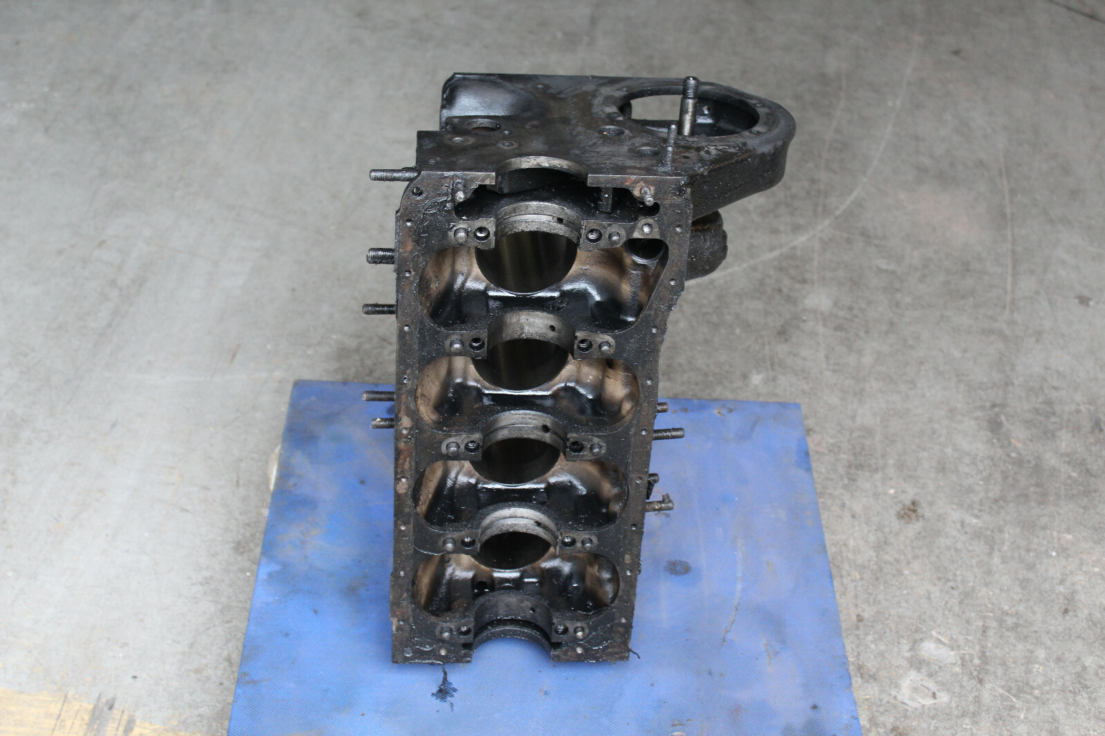 31170 Mercedes-Benz W123 200D Engine Block OM615.940 6150113001 for ...