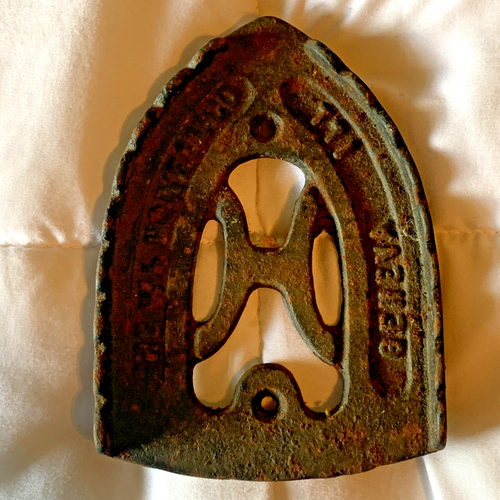 ANTIQUE W.H. HOWELL CO CAST IRON SAD STAND TRIVET GENEVA ILLINOIS USA ...