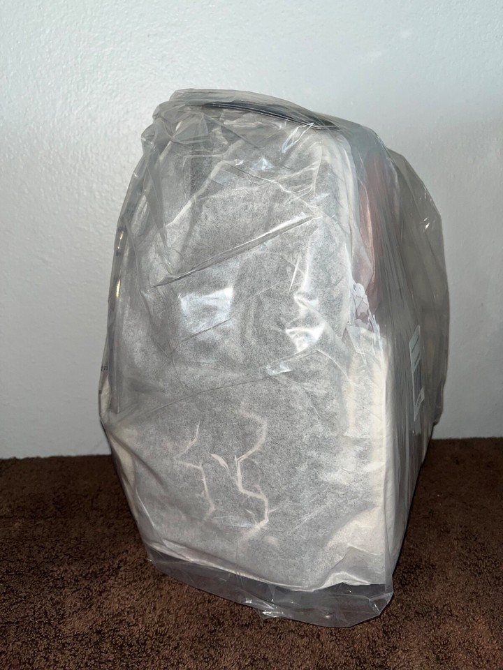 Disney Loungefly Hocus Pocus Glow-In-The-Dark Emily Binx Cat Mini ...