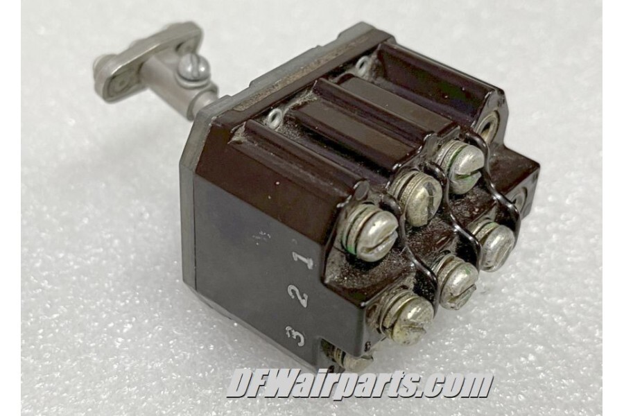 8906K33-3, Boeing Aircraft Landing Light Toggle Switch | eBay