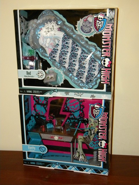 2 Monster High Furniture Sets Frankie Stein Vanity & Abbey Bominable ...