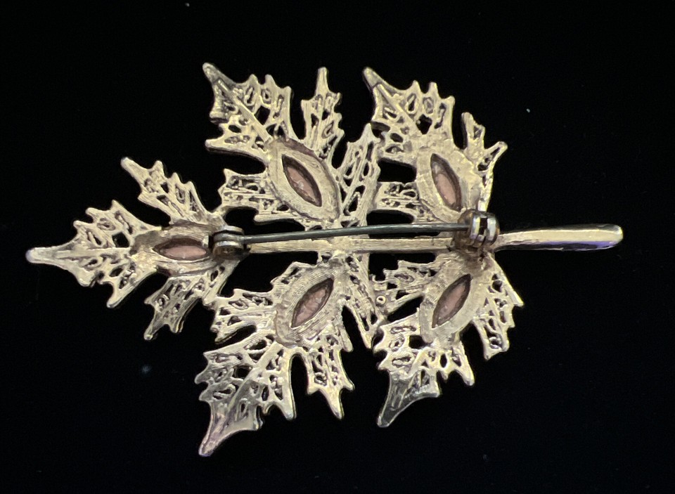 Vintage Goldtone Filigree Maple Leaf Brooch Pin w/ Red Inlayed Stones 2 ...