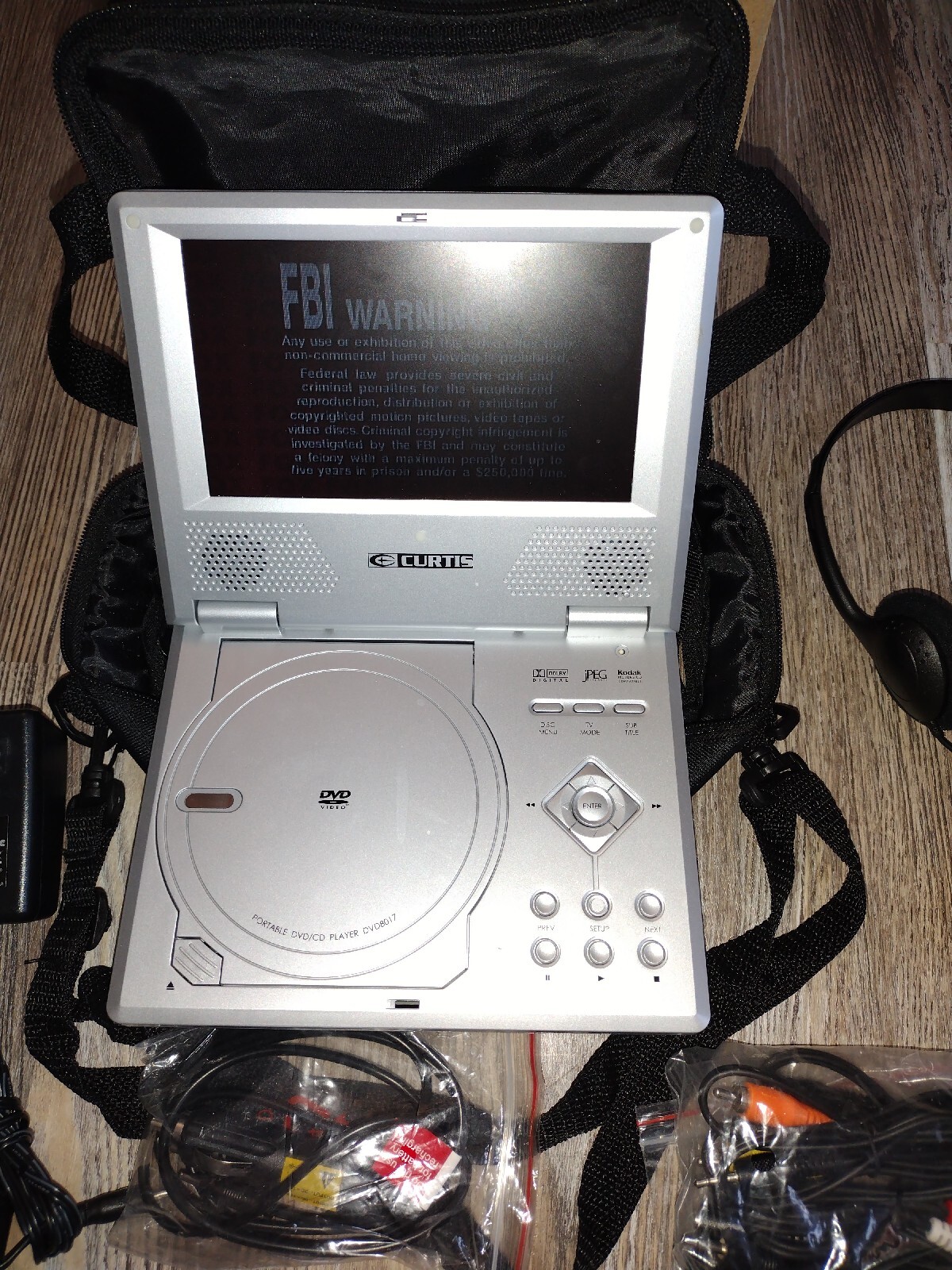 Curtis Portable DVD Player 7" TFT Display With Carrying Case ...