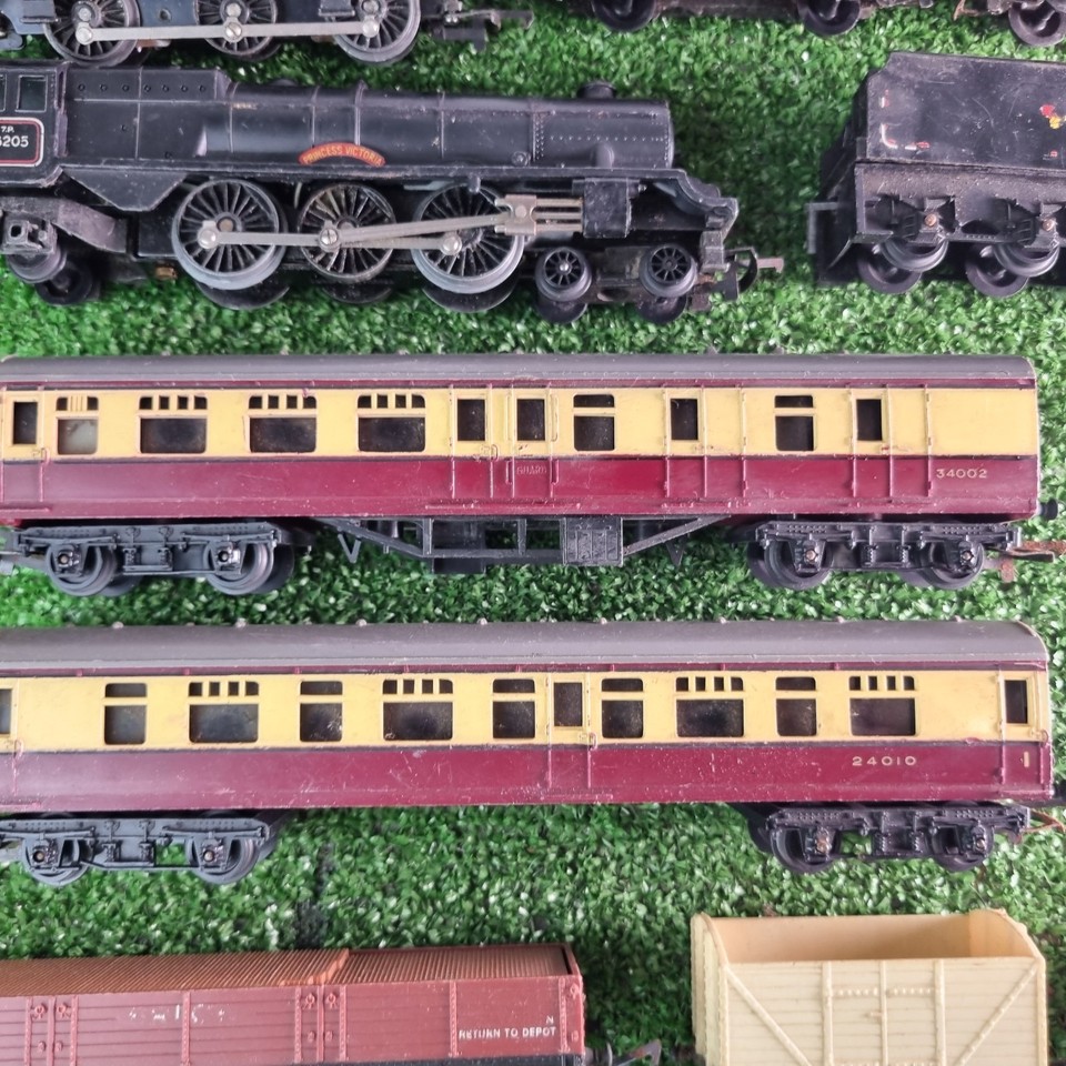 Triang Model Train Coach Wagon Bundle *UNTESTED* | eBay UK