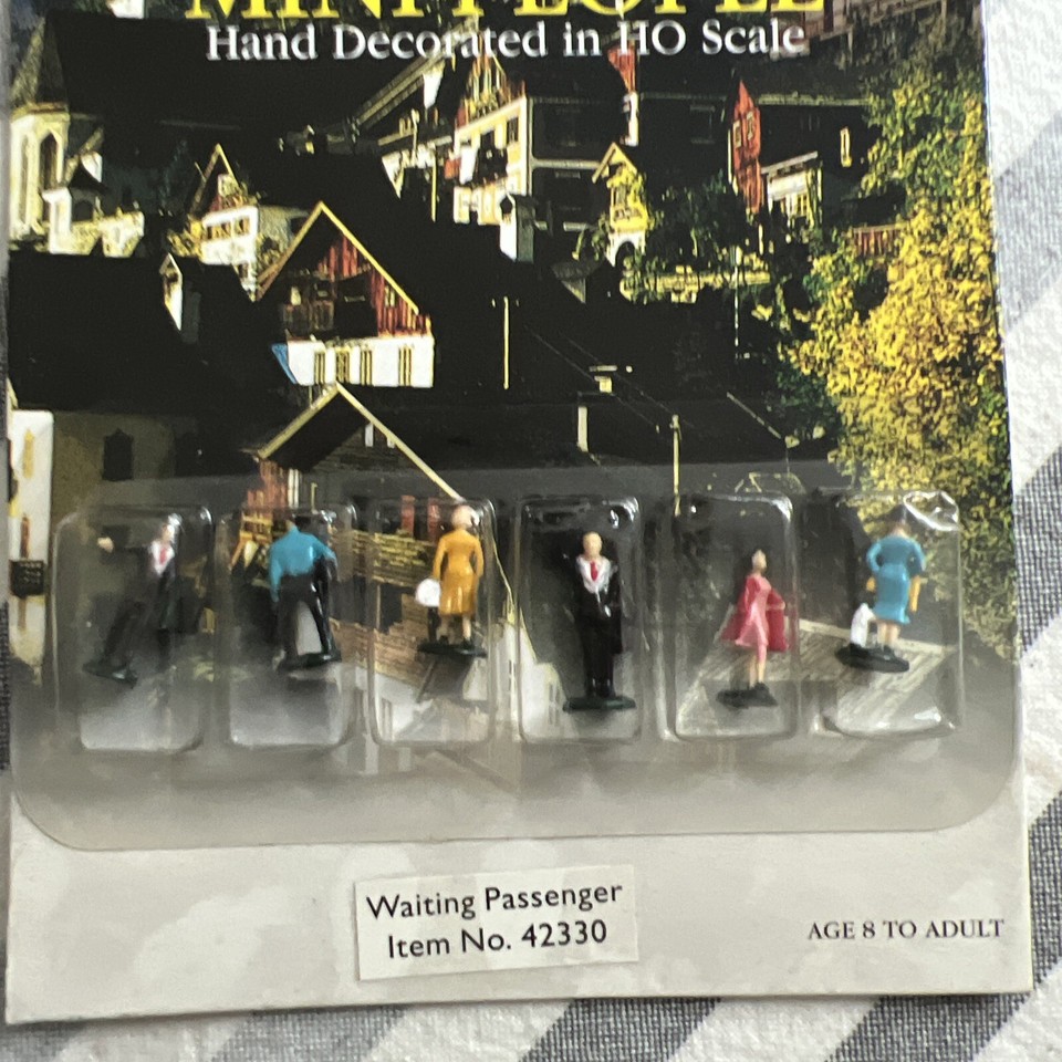 HO Scale Bachmann Mini-People #42330 Waiting Passengers 22899423326| eBay