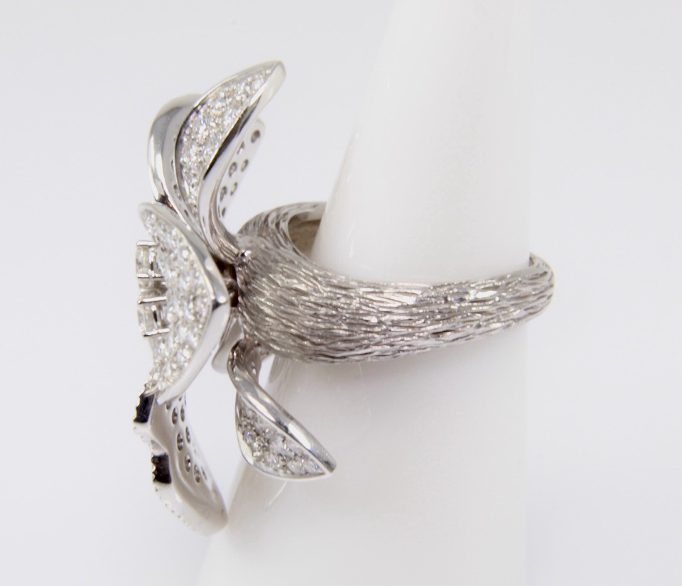 Orianne Collins 18k White Gold Tremblant Leaf Natural Diamond Ring F-G ...