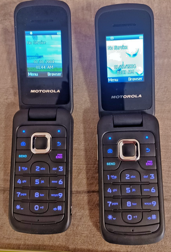 (2) Motorola W418G TracFone GSM Flip Phones Silver 2.0MP MP3 | eBay