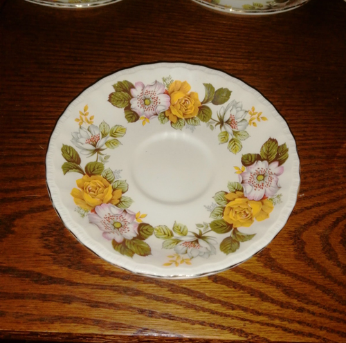Set of 4 Vintage Floral Gilded Porcelain Tea Cups and Saucers ...