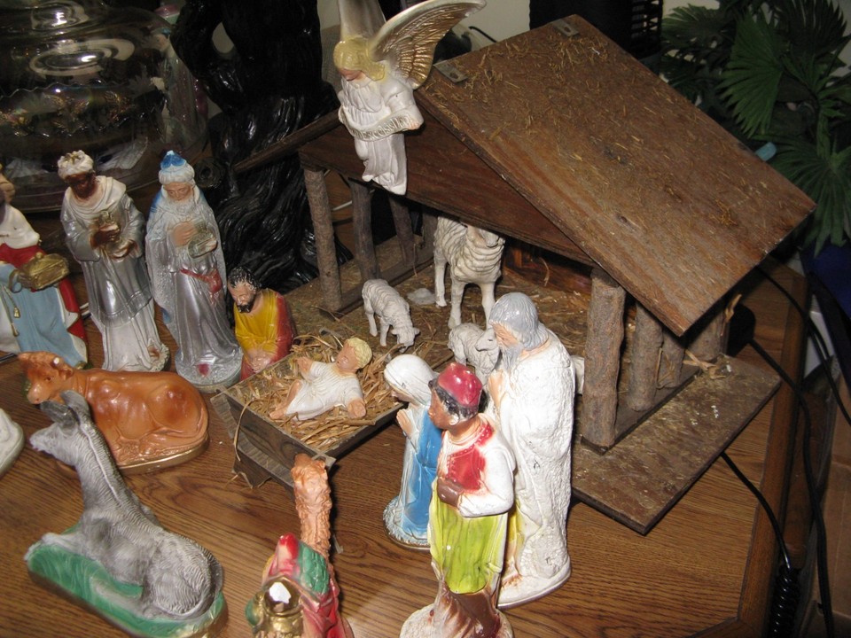 1952 VINTAGE OLD CHALKWARE CHRISTMAS HOLIDAY 19 PIECE NATIVITY SET ...