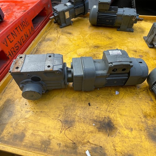 SEW Eurodrive 3~ 0.12kW motor KH37 R17 DR63S4/BR/HR/TH 267:1 Gearbox 5 ...