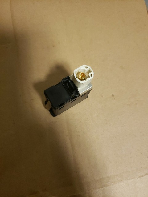 2010 MINI Cooper R56 Hatchback Stereo Audio Input AUX USB Socket ...