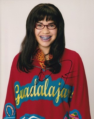 AMERICA FERRERA signed Autogramm 20x25cmUGLY BETTY in Person autograph ...