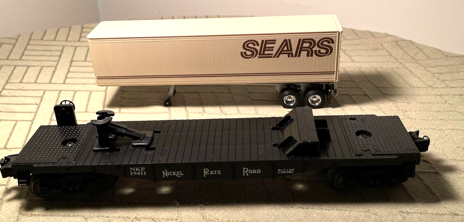LIONEL 6-19411 NICKEL PLATE ROAD FLATCAR WITH SEARS TRAILER, from FF #6 ...