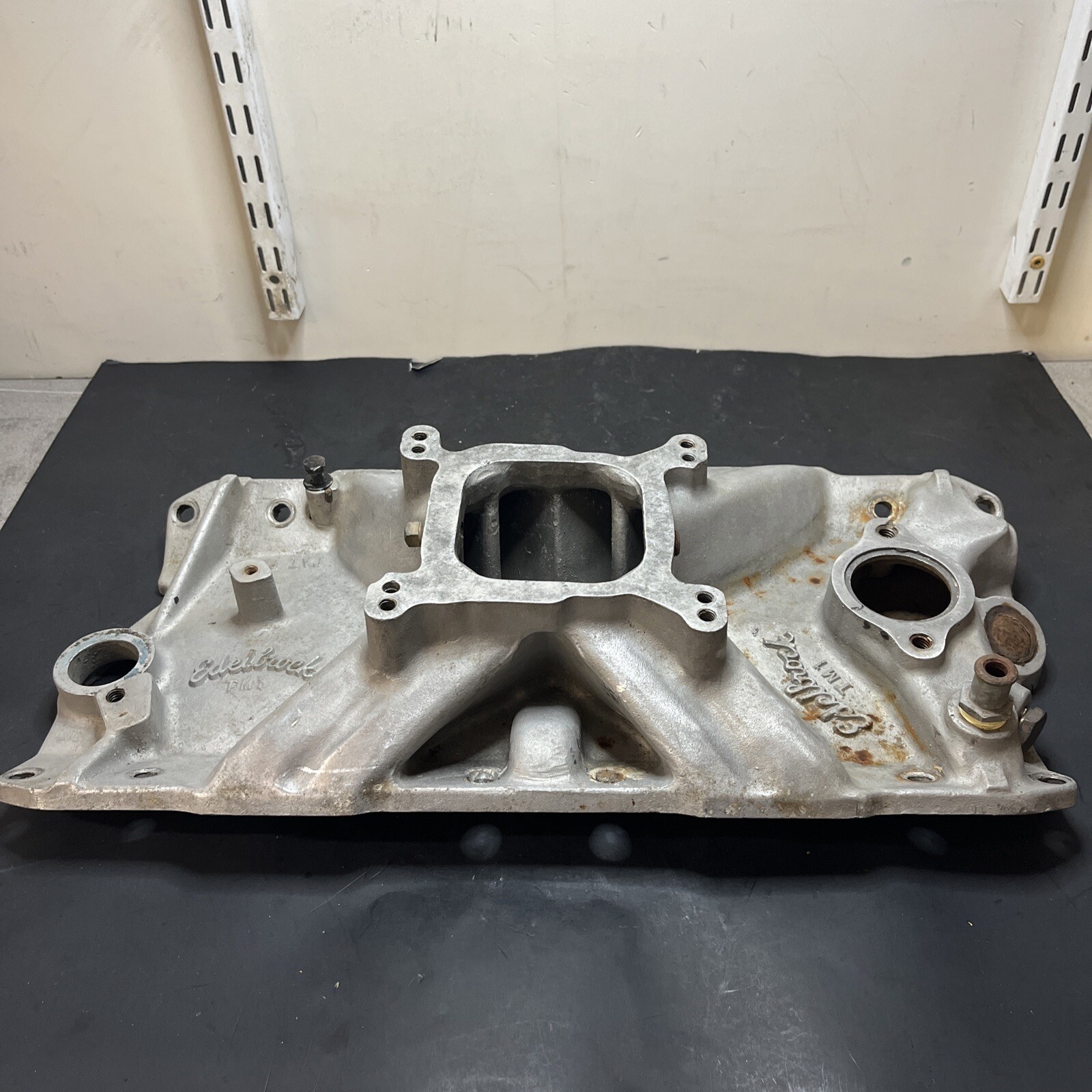 Edelbrock SBC Tarantula TM-1 Aluminum Intake 283, 327, 350, 383 No ...