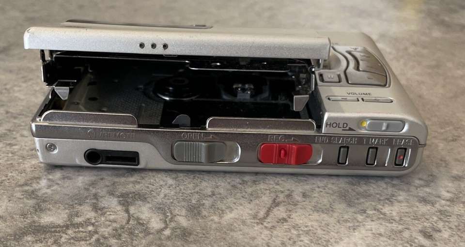 SONY MZ-R50 Mini Disc WALKMAN + Rechargeable Battery. | eBay