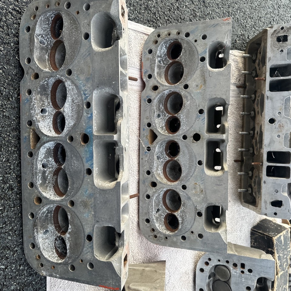 Small Block Chevy Heads 350-400 CID V8 Engine Alloy Cylinder Brodix kit ...