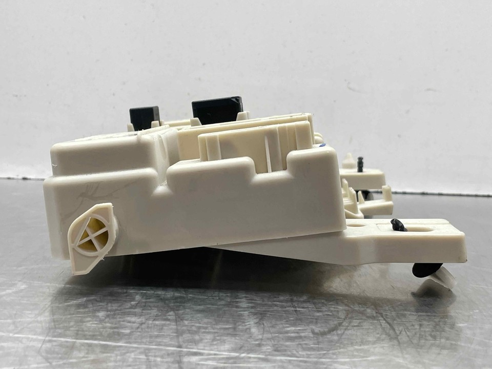 2008 Volvo S40 OEM Body Control Computer Module Fuse Box BCM 31254903 ...