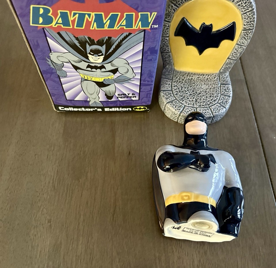 Batman 1997 Salt and Pepper Shaker Set Collectors Edition DC Comics ...