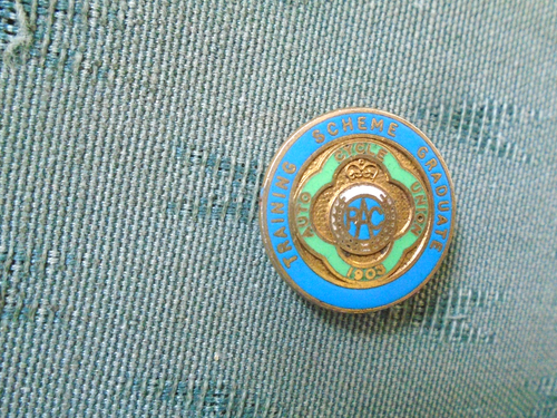 OLD RAC - AUTO CYCLE UNION TRAINING SCHEME GRADUATE ENAMEL PIN BADGE | eBay